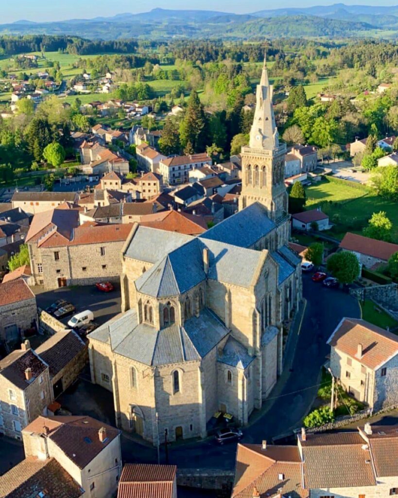 Un beau vol au dessus du village de Lapte ! - Espace Nature Evasion ...