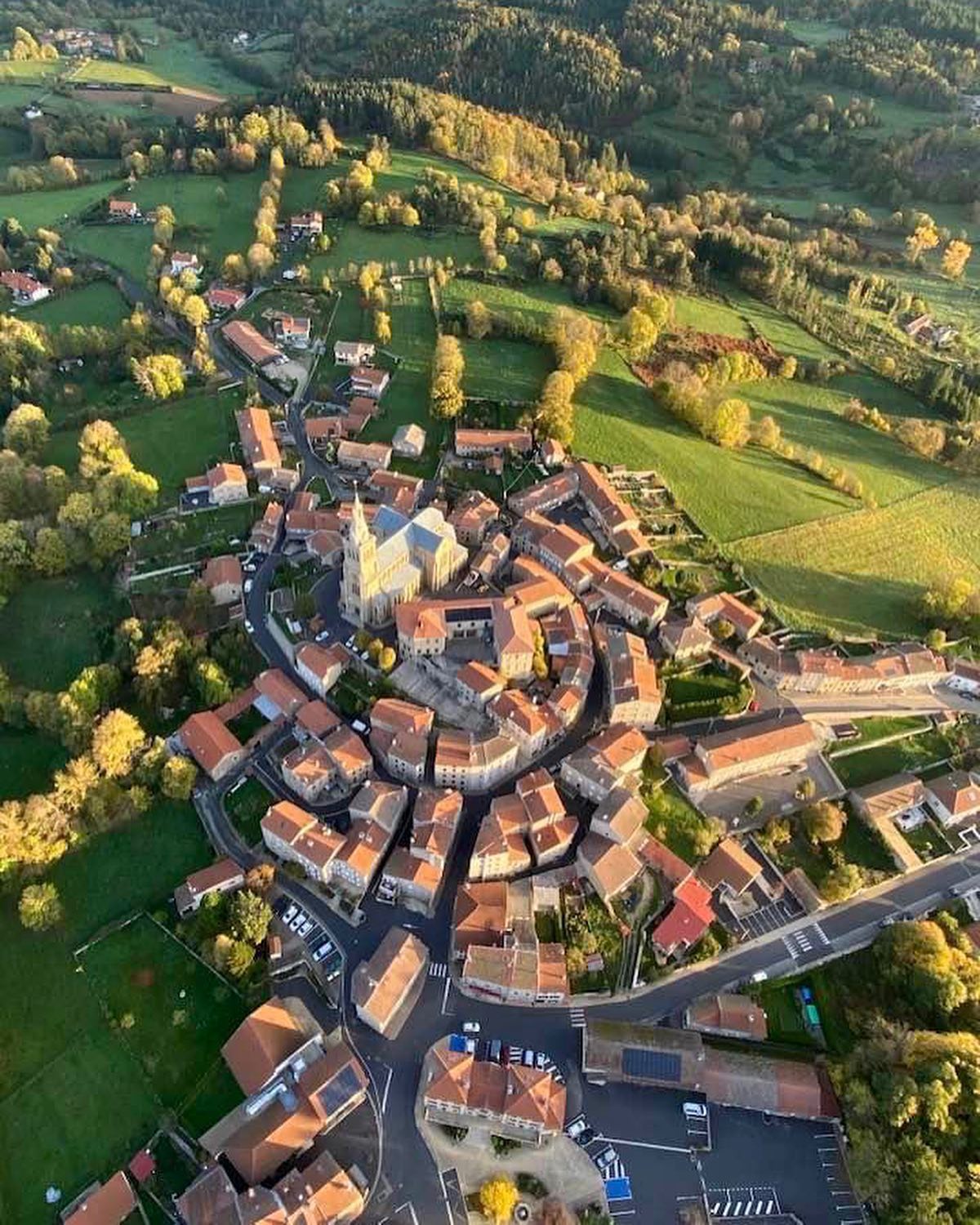 Un beau vol au dessus du village de Lapte ! - Espace Nature Evasion ...